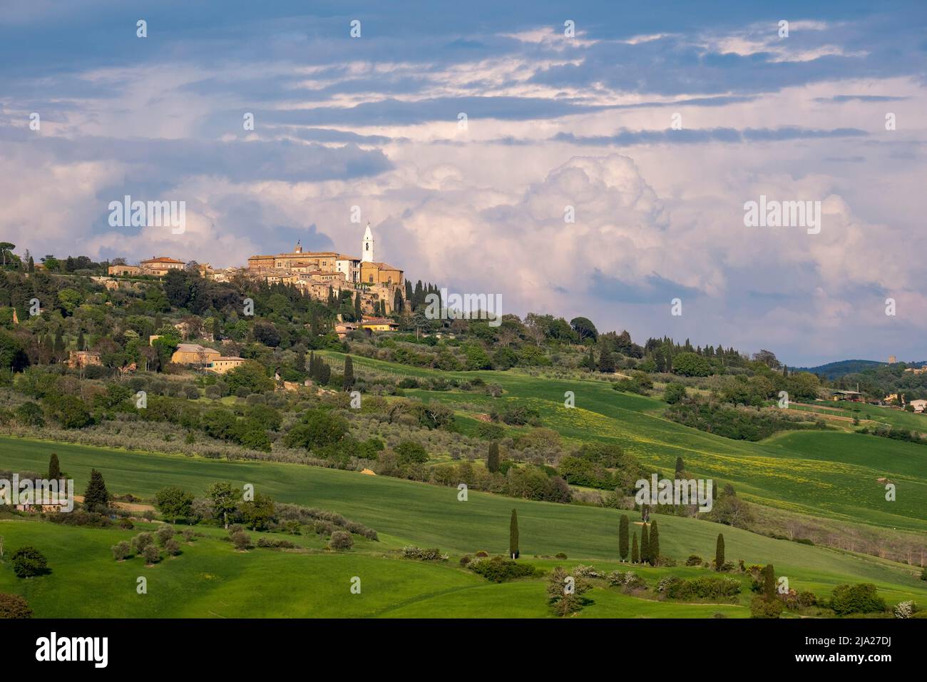View of Pienza, Val d'Orcia, Orcia Valley, UNESCO World Heritage Site ...