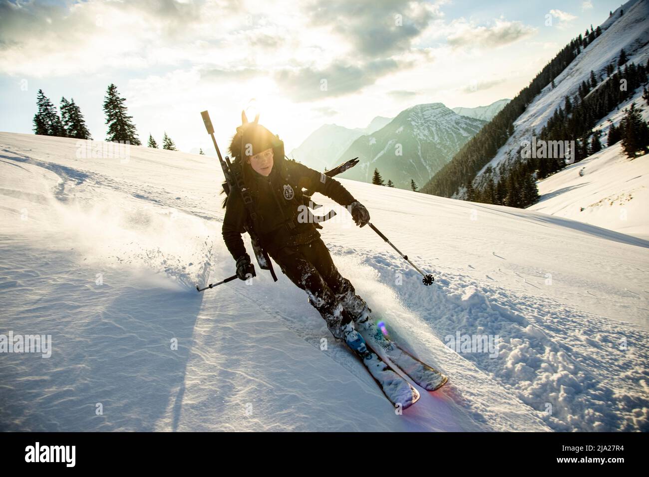 Hunting rifle mountain hi-res stock photography and images - Alamy