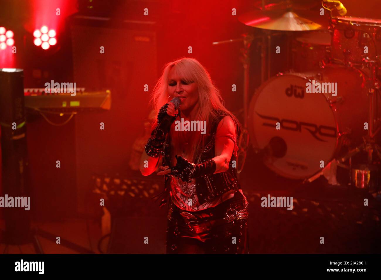 Doro Pesch live auf der Doro - European Tour 2022 im L2 Club Görlitz ...