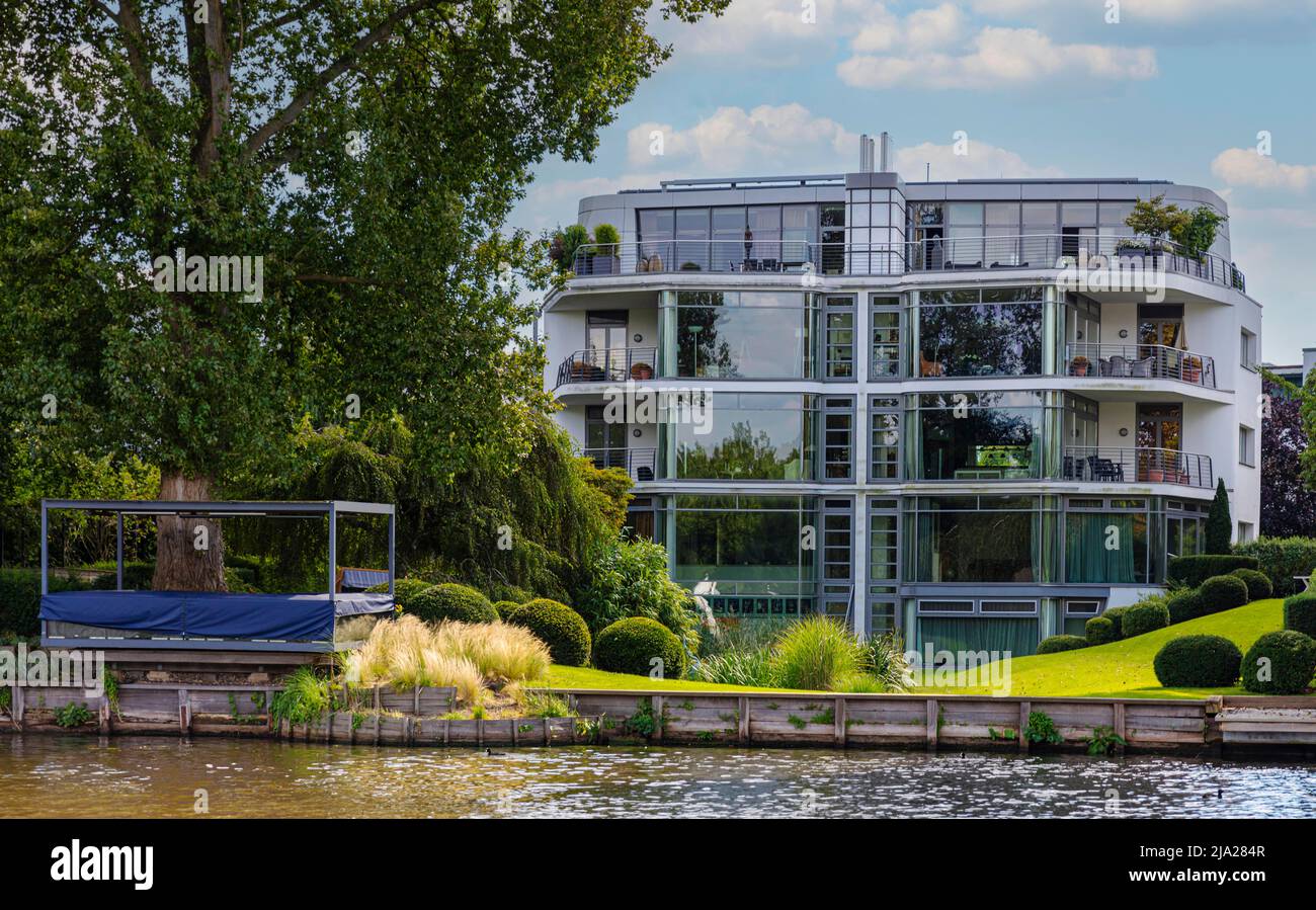 Luxury villas on the Aussenalster, Hamburg, Germany Stock Photo - Alamy