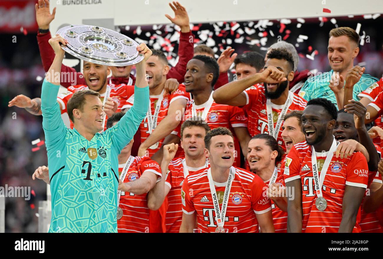 Championship celebration, handing over the trophy to goalkeeper Manuel ...