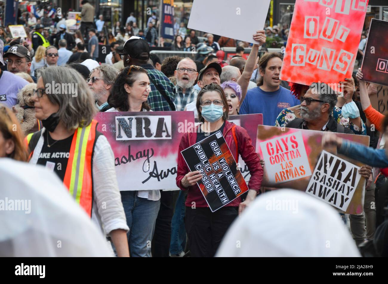 Assault weapon guns shooting hi-res stock photography and images - Alamy