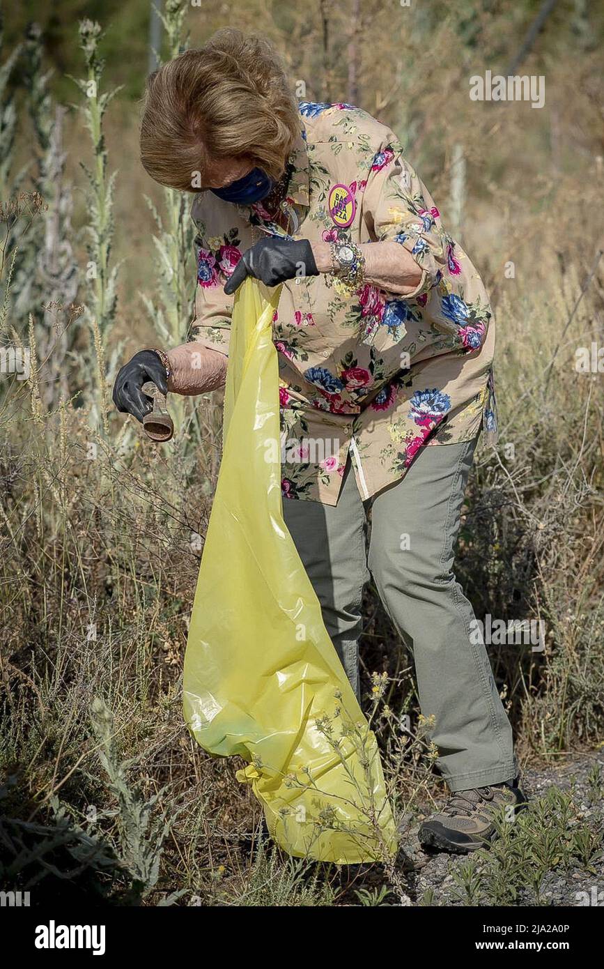 During the collection of 1m2 against garbage beauty frees hi-res stock ...