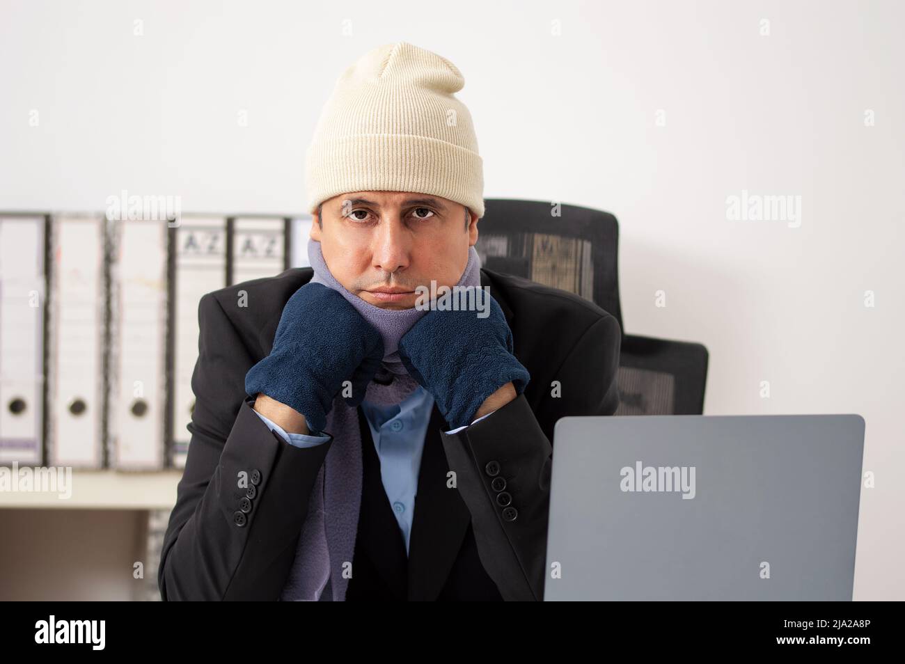 Cold looking hi-res stock photography and images - Alamy