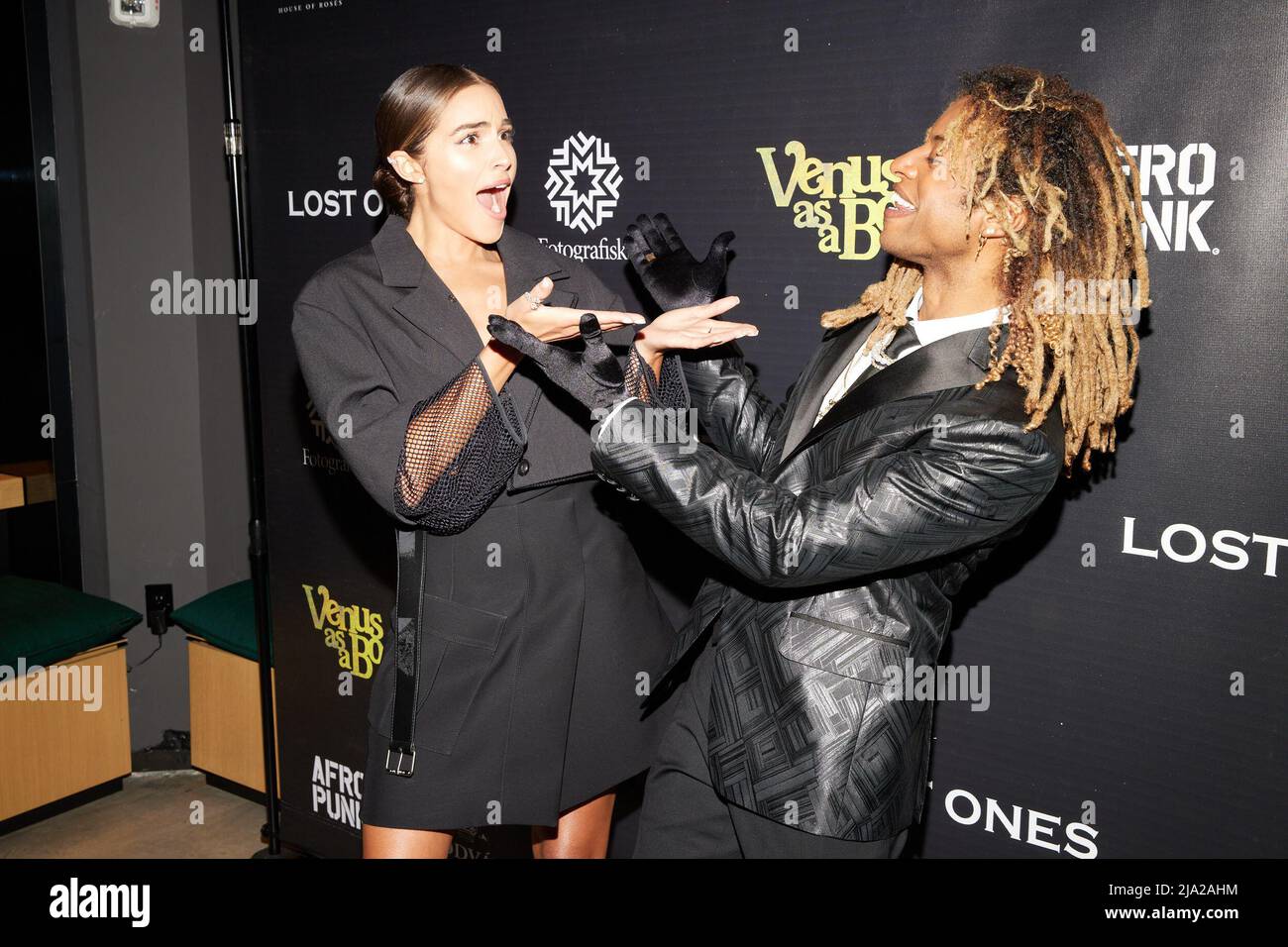 Cropped blazer and wrapped miniskirt hi-res stock photography and ...