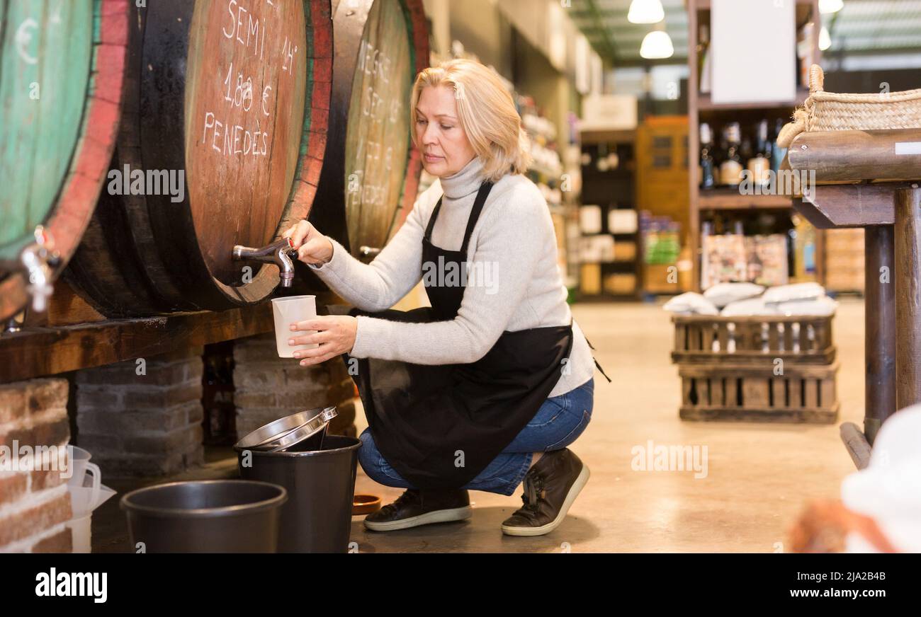 Filling wine barrels hi-res stock photography and images - Alamy