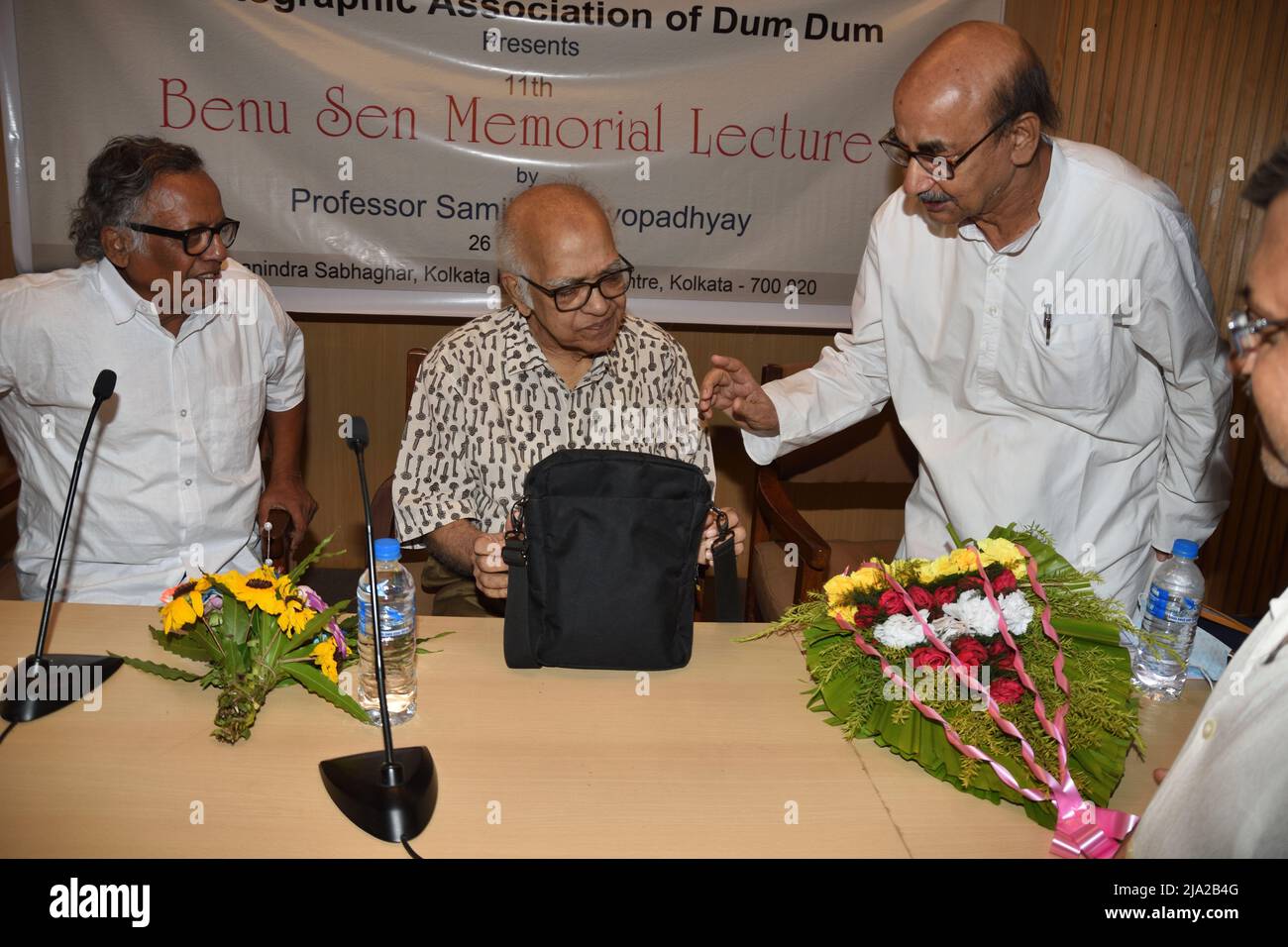 Kolkata, India. 26th May, 2022. Prof. Tarak Sengupta (L), Vice ...