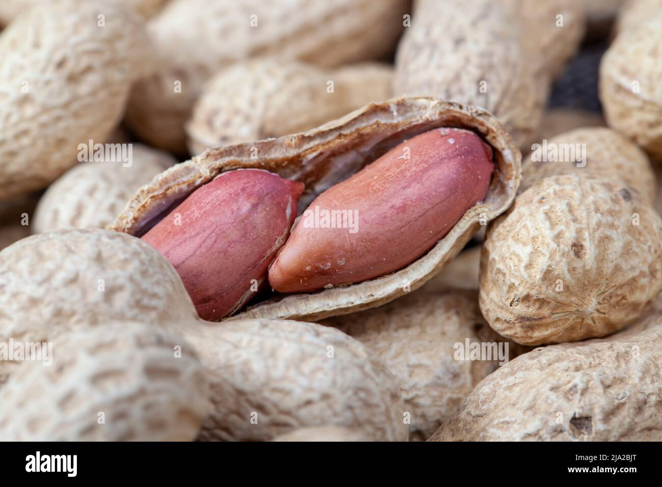 Peanuts with and without shell hi-res stock photography and images - Alamy