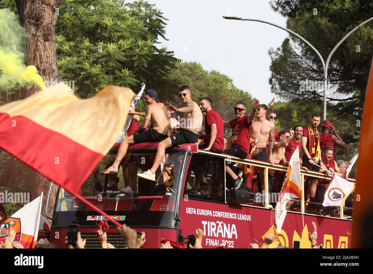 Rome, Italy. 26th May, 2022. AS Roma celebrates with fans at the Circus ...