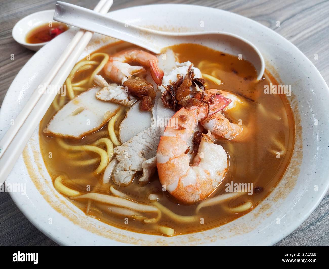 Simple authentic prawn mee or noodle with shrimps Stock Photo - Alamy