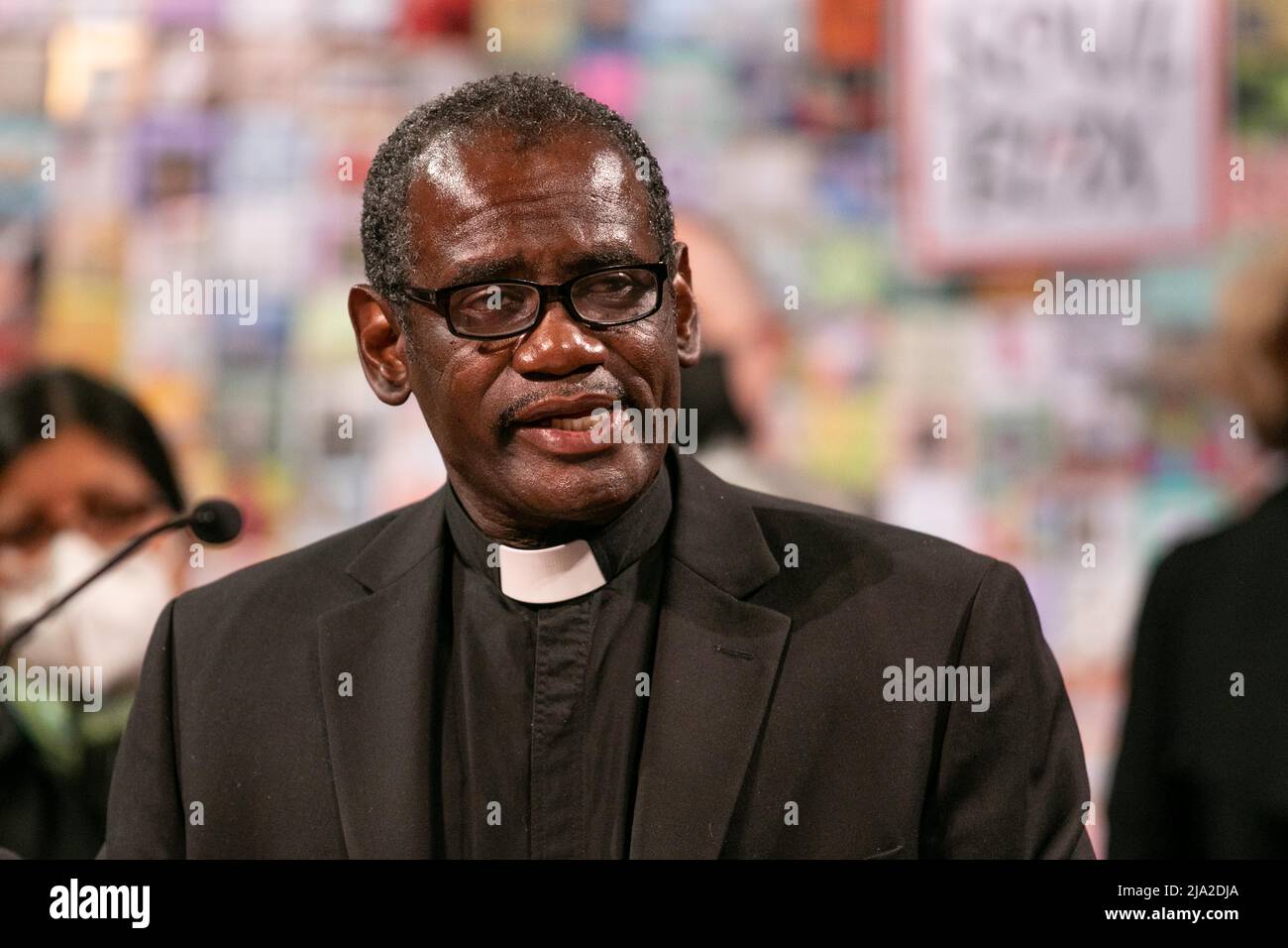 Rev anthony lathan hi-res stock photography and images - Alamy