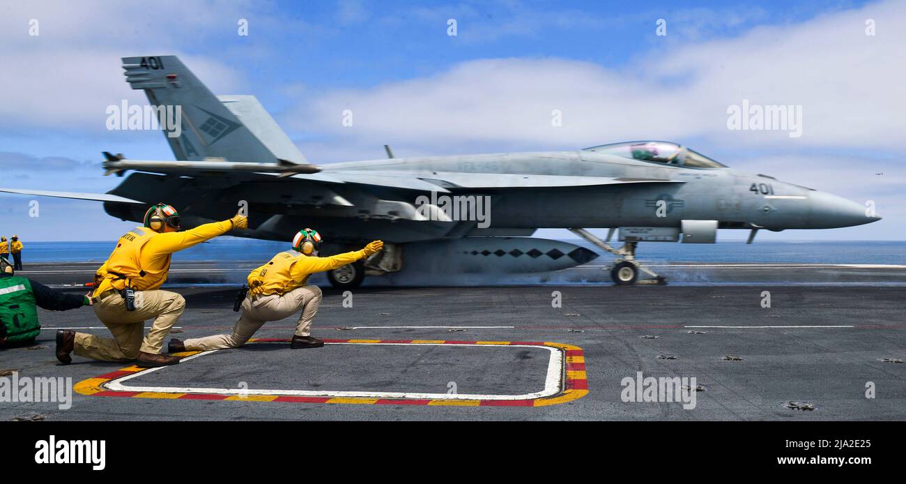 220525-N-DU622-2258 PACIFIC OCEAN (May 25, 2022) An FA-18E Super Hornet ...
