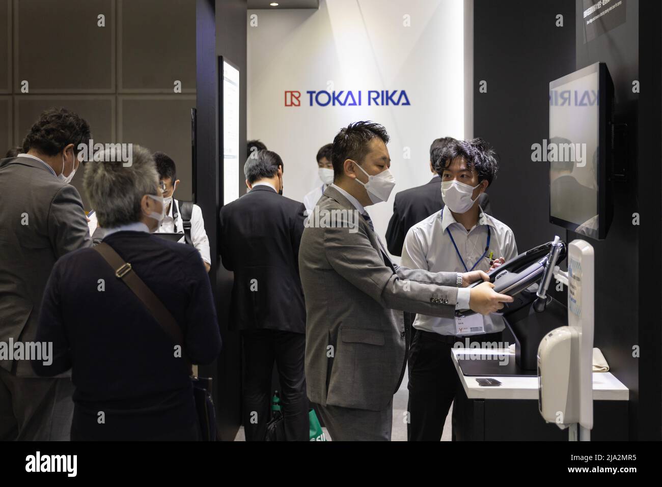Exhibitor of Tokai Rika (developer of human interface systems) explains ...