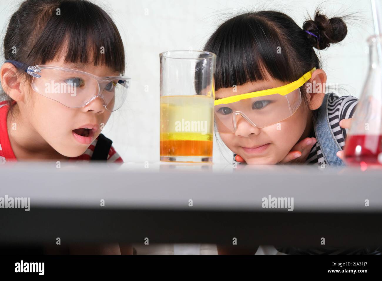 Children are learning and doing science experiments in the classroom ...