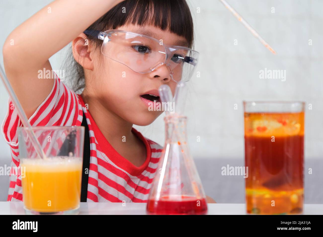 Children are learning and doing science experiments in the classroom ...