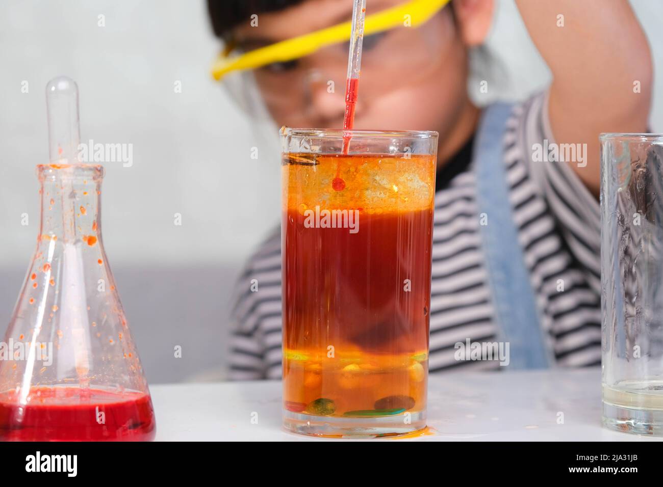 Children are learning and doing science experiments in the classroom ...