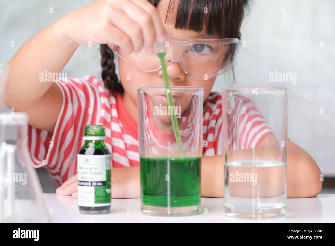 Children are learning and doing science experiments in the classroom ...