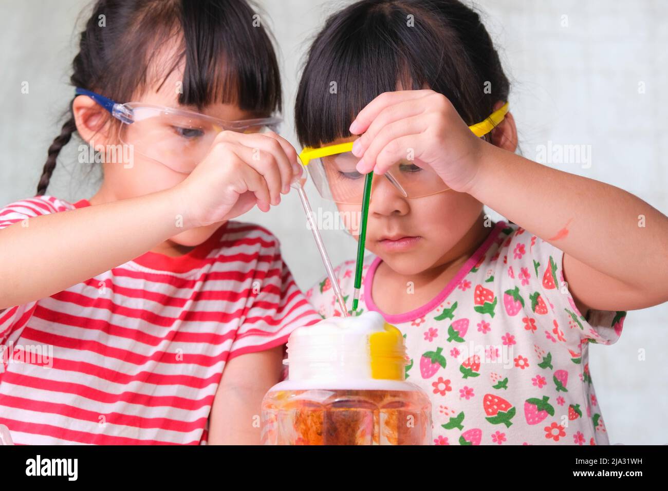 Happy classroom hi-res stock photography and images - Alamy