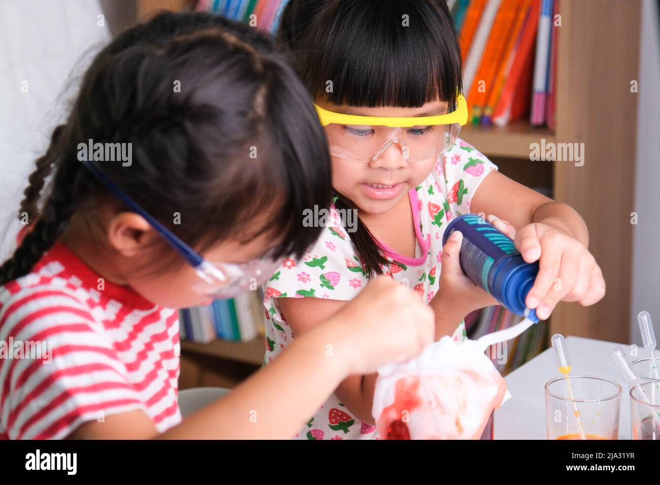 Happy classroom hi-res stock photography and images - Alamy