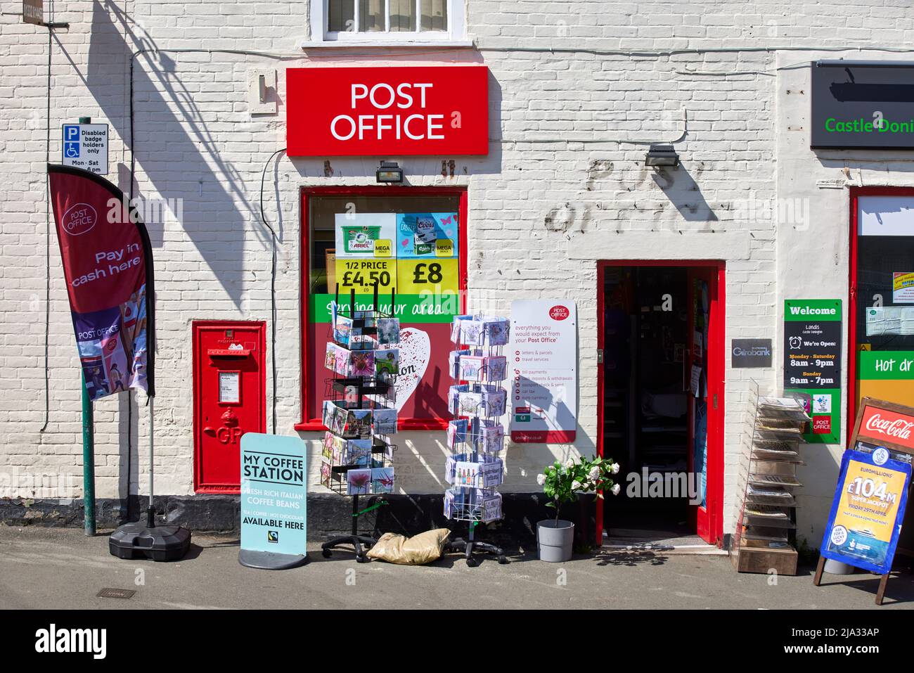 Castle Donington is a market town and civil parish in Leicestershire ...