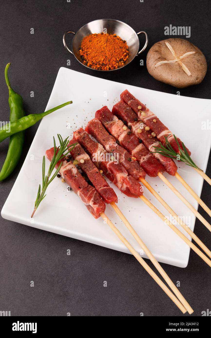 raw lamb skewer in seasoning Stock Photo - Alamy