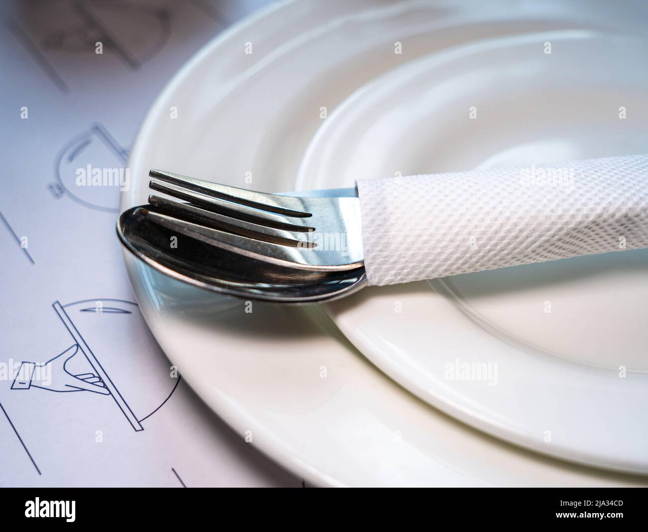 Spoon and plate in restaurant hi-res stock photography and images - Alamy