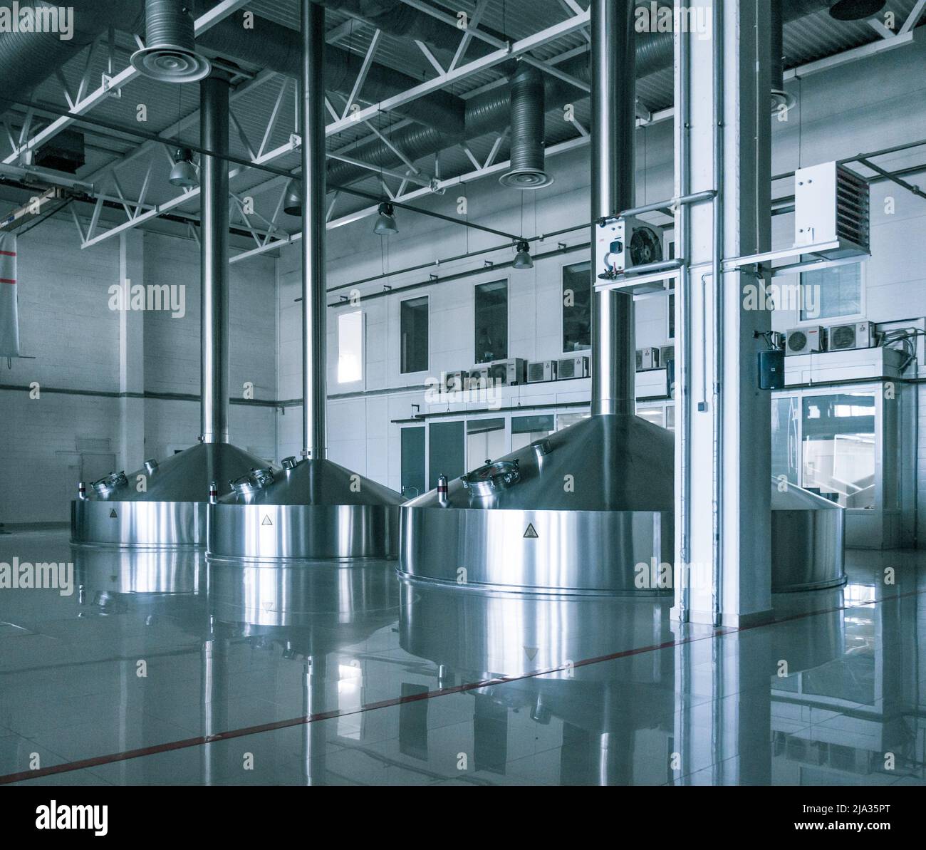Brewing production mash vats hi-res stock photography and images - Alamy