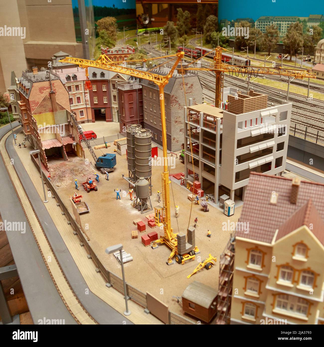 Team building miniature construction workers hi-res stock photography ...
