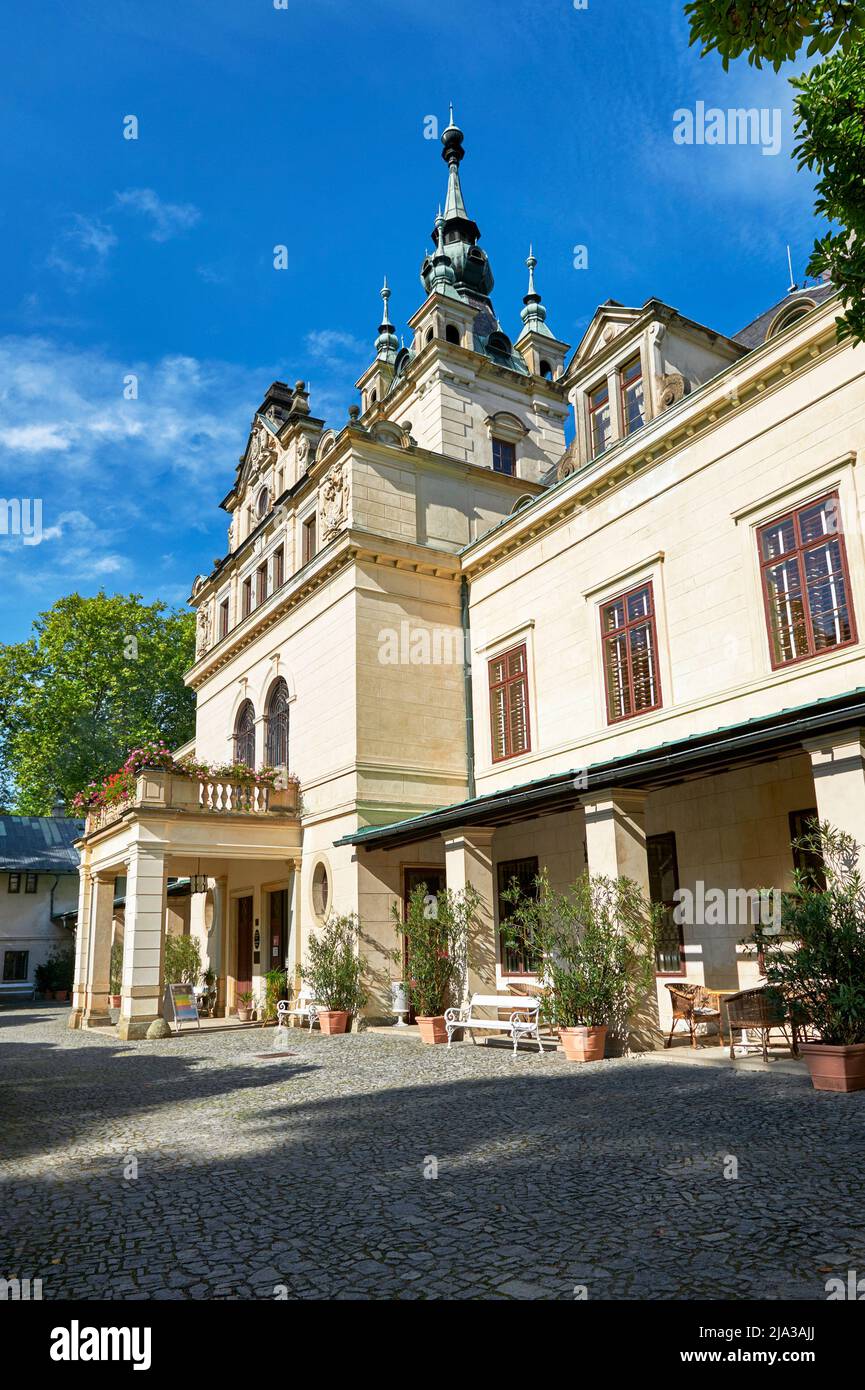 Park view on Velke Brezno castle, Czech Republic Stock Photo - Alamy