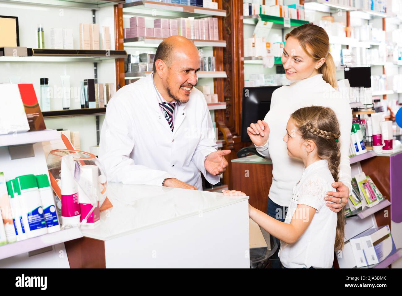 Pharmacist helping customers Stock Photo - Alamy