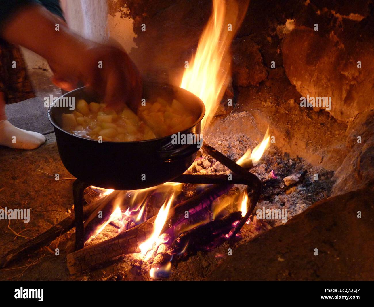 Hot stove pan spoon hi-res stock photography and images - Alamy