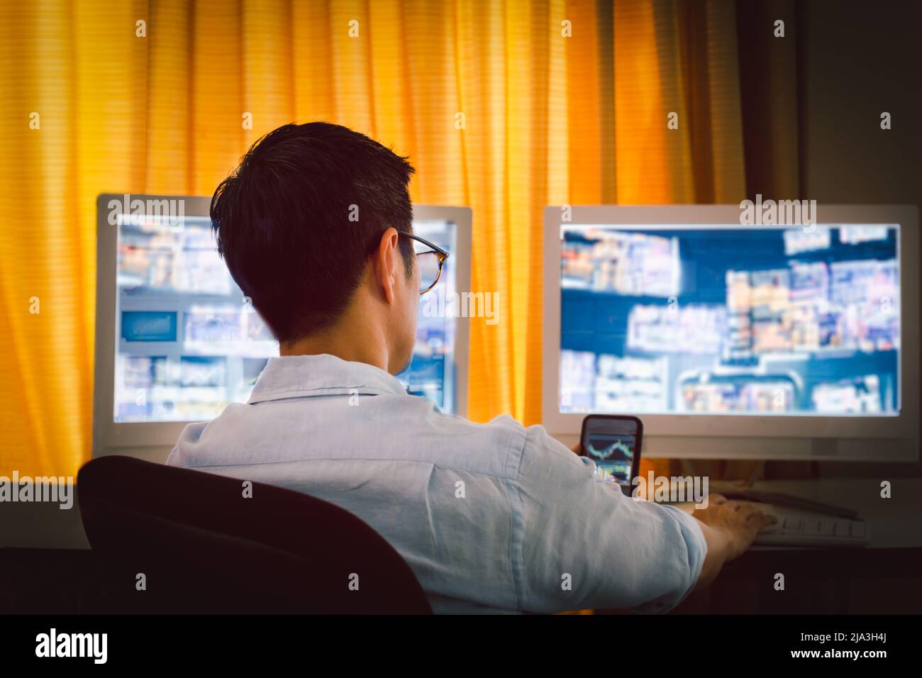 Graph on computer screen hi-res stock photography and images - Alamy