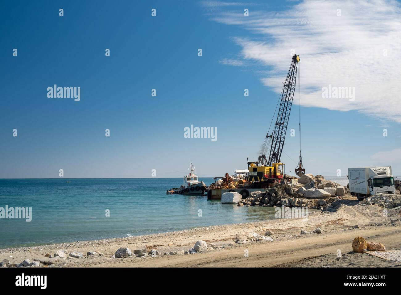 Hydraulic rock handling grabs crane hi-res stock photography and images ...