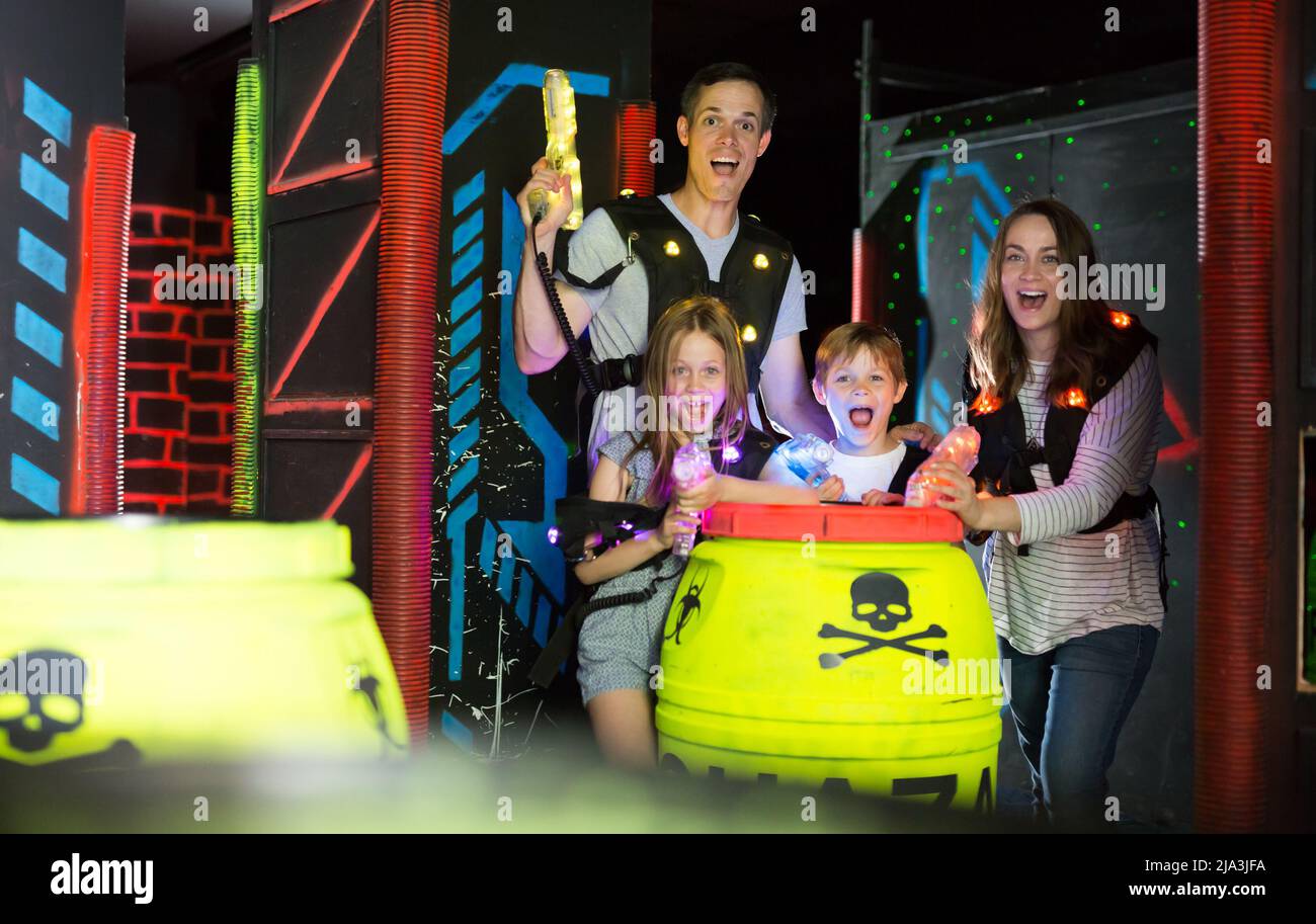 Children play tag hi-res stock photography and images - Alamy