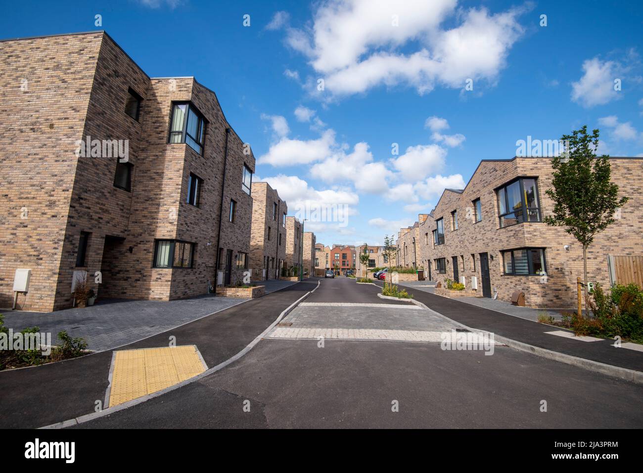 Riverside neighbourhood hi-res stock photography and images - Alamy