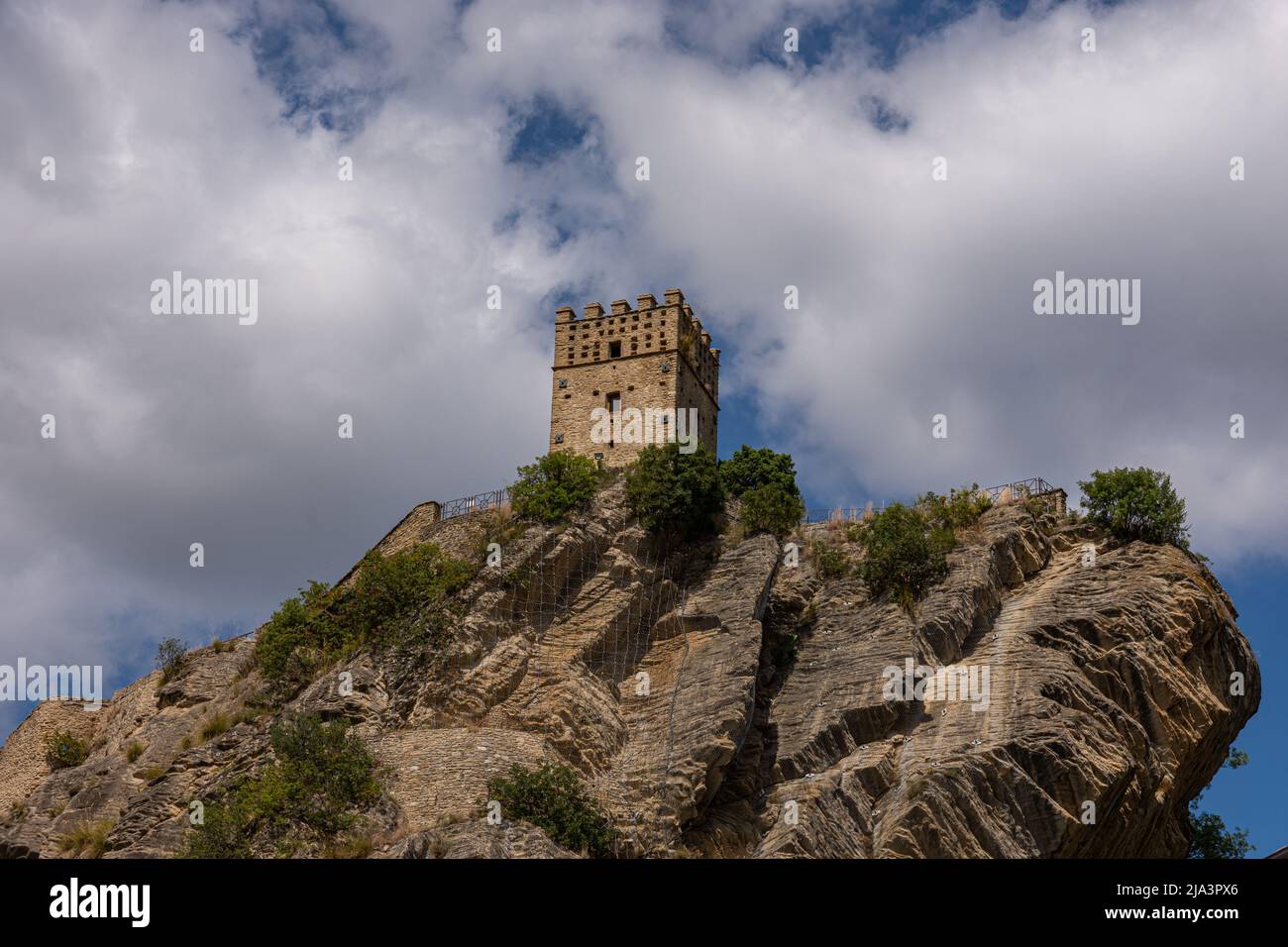 Roccascalegna, Chieti, Abruzzo, the medieval castle Stock Photo - Alamy