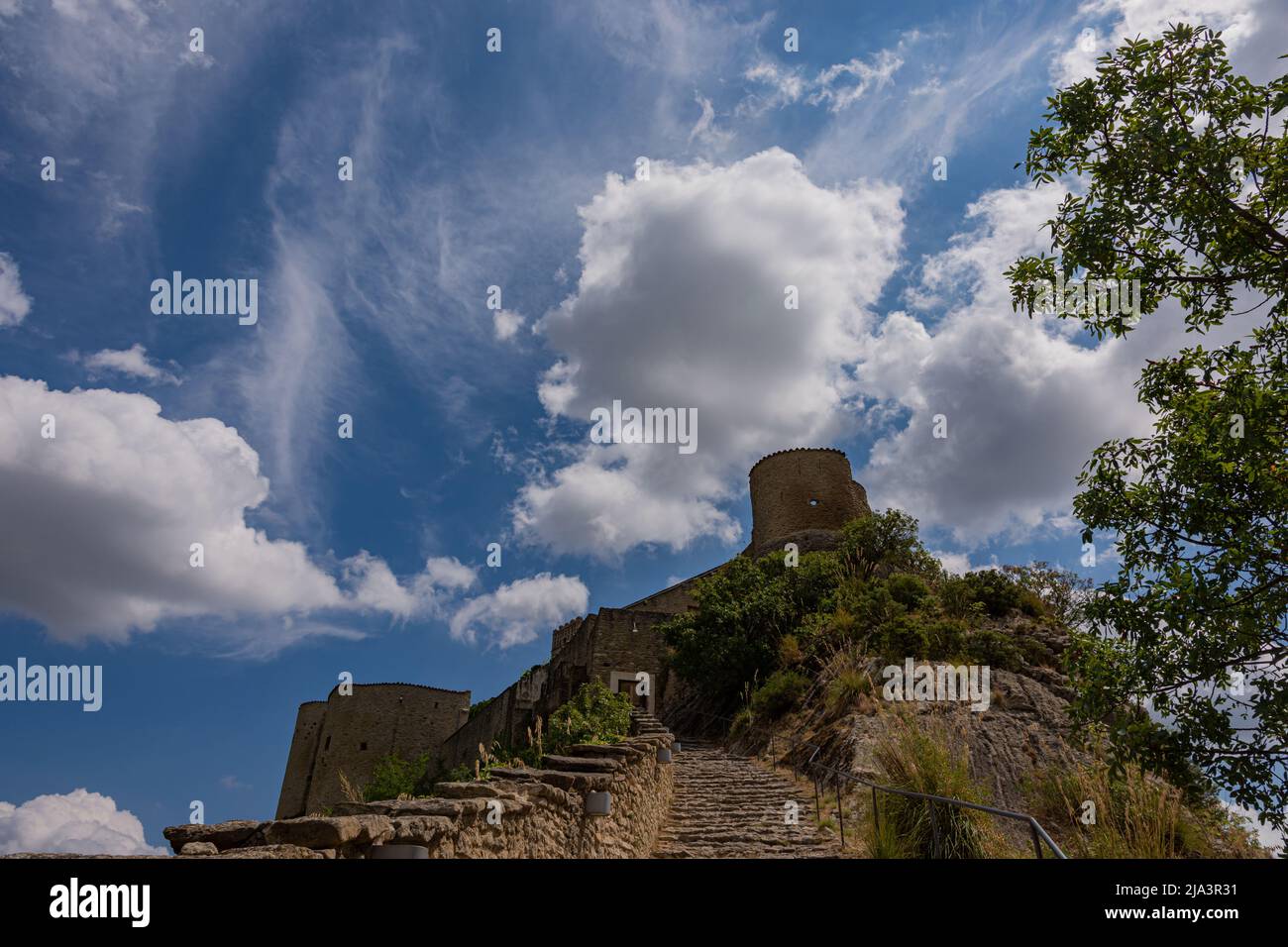 Roccascalegna, Chieti, Abruzzo, the medieval castle Stock Photo - Alamy