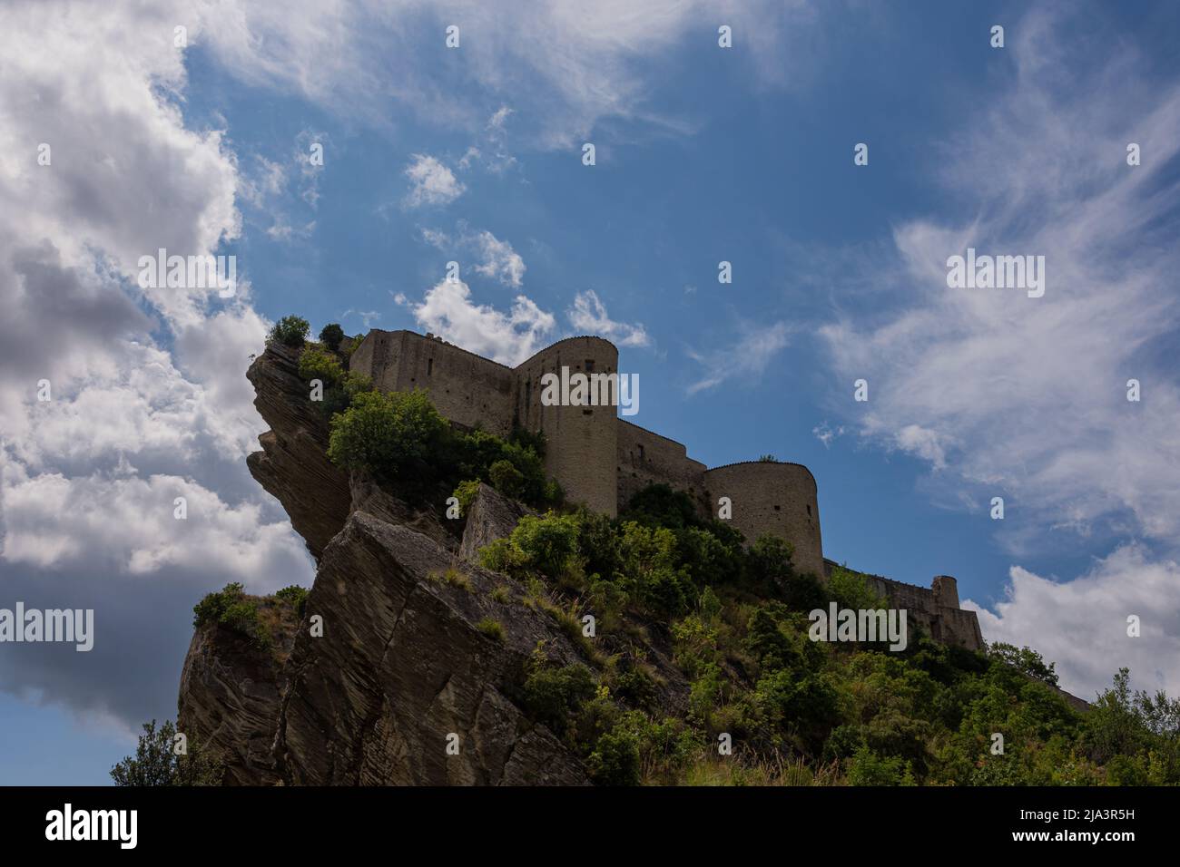 Roccascalegna, Chieti, Abruzzo, the medieval castle Stock Photo - Alamy