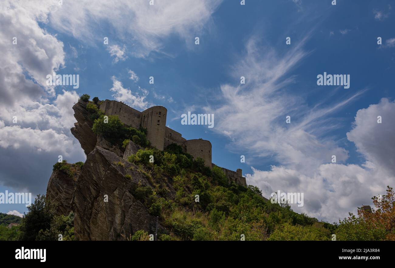 Roccascalegna, Chieti, Abruzzo, the medieval castle Stock Photo - Alamy