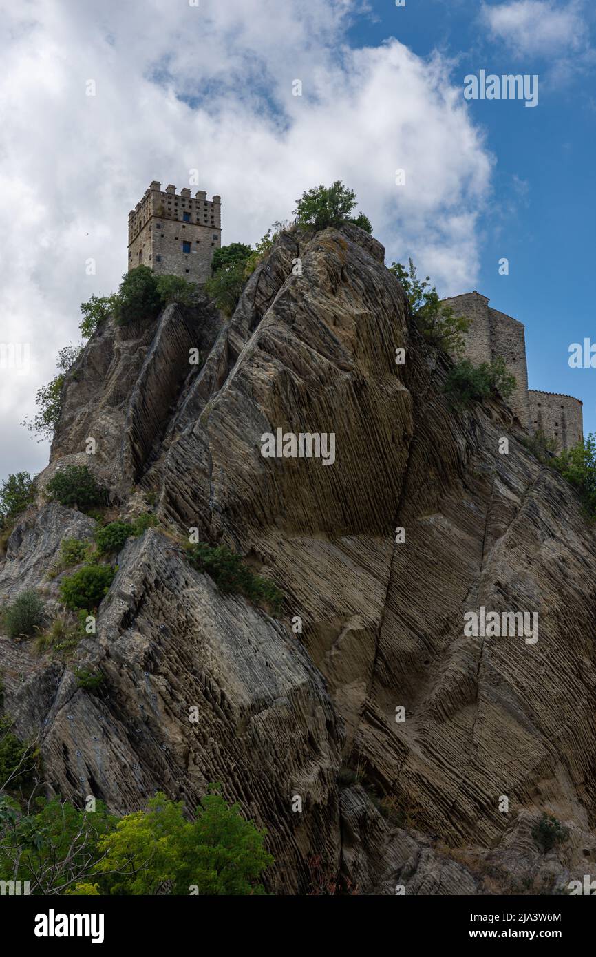 Roccascalegna, Chieti, Abruzzo, the medieval castle Stock Photo - Alamy