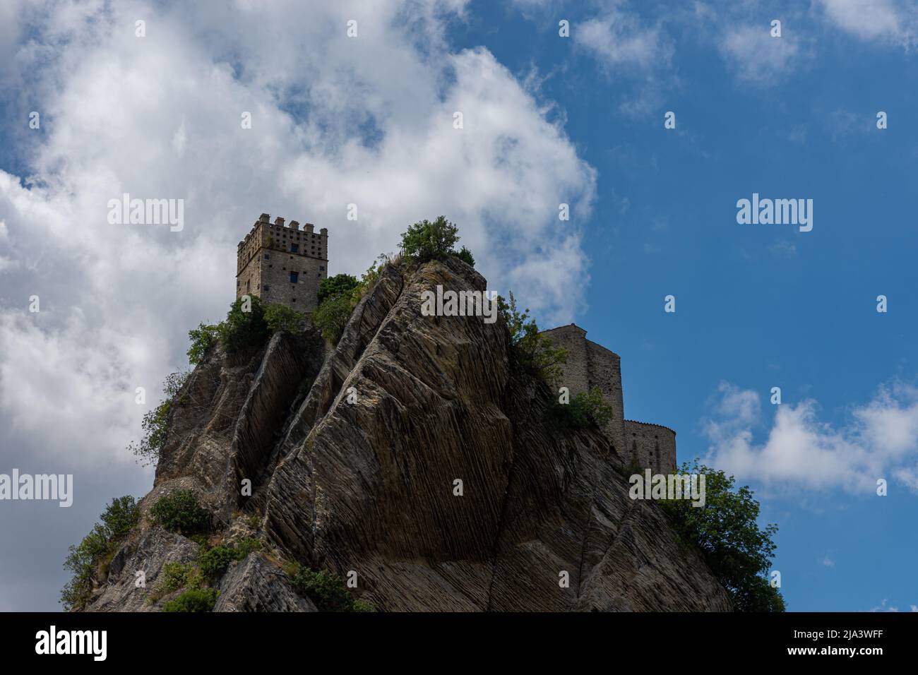 Roccascalegna, Chieti, Abruzzo, the medieval castle Stock Photo - Alamy