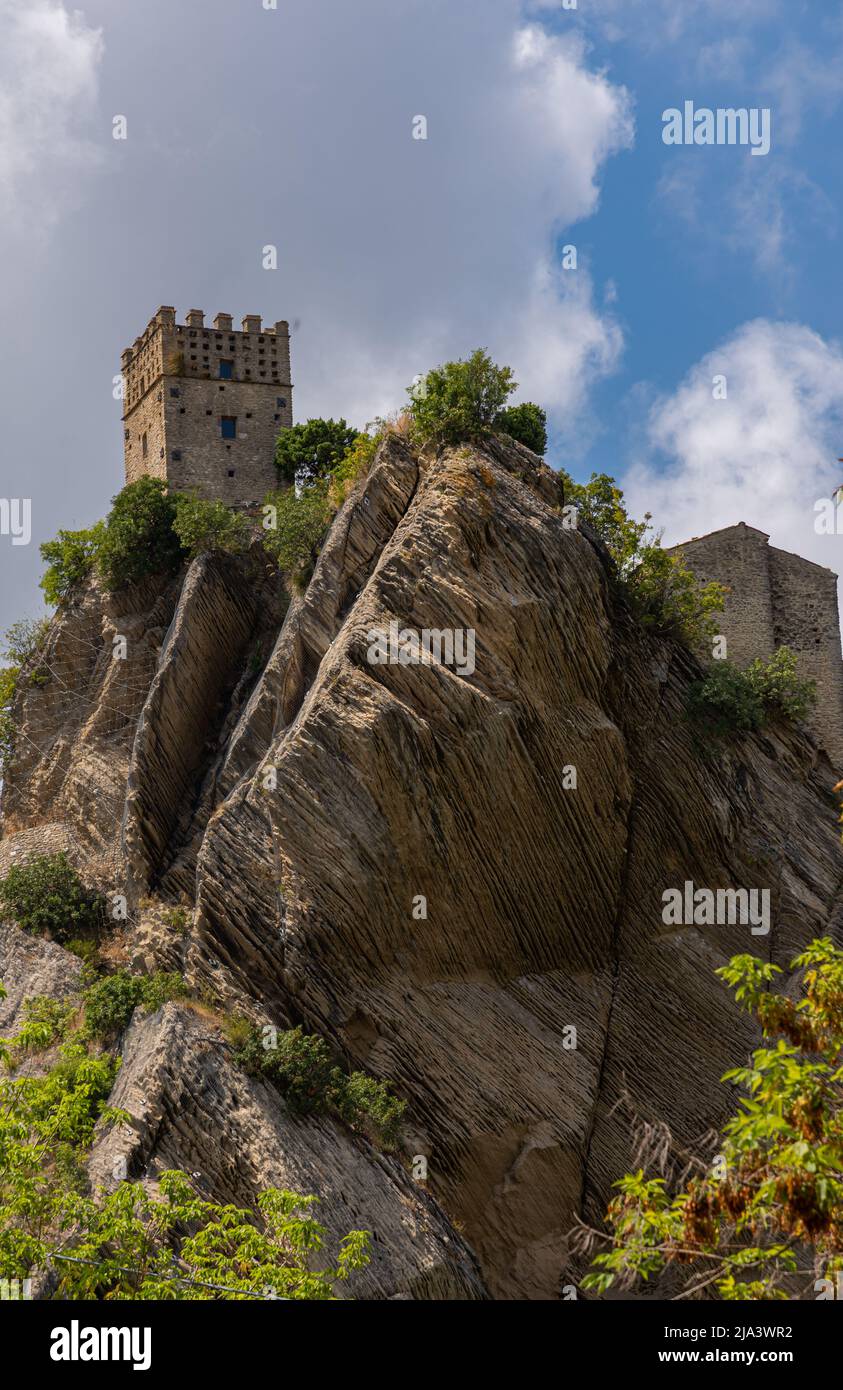 Roccascalegna, Chieti, Abruzzo, the medieval castle Stock Photo - Alamy