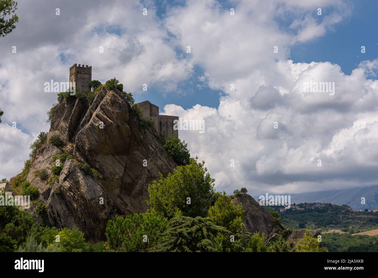 Roccascalegna, Chieti, Abruzzo, the medieval castle Stock Photo - Alamy