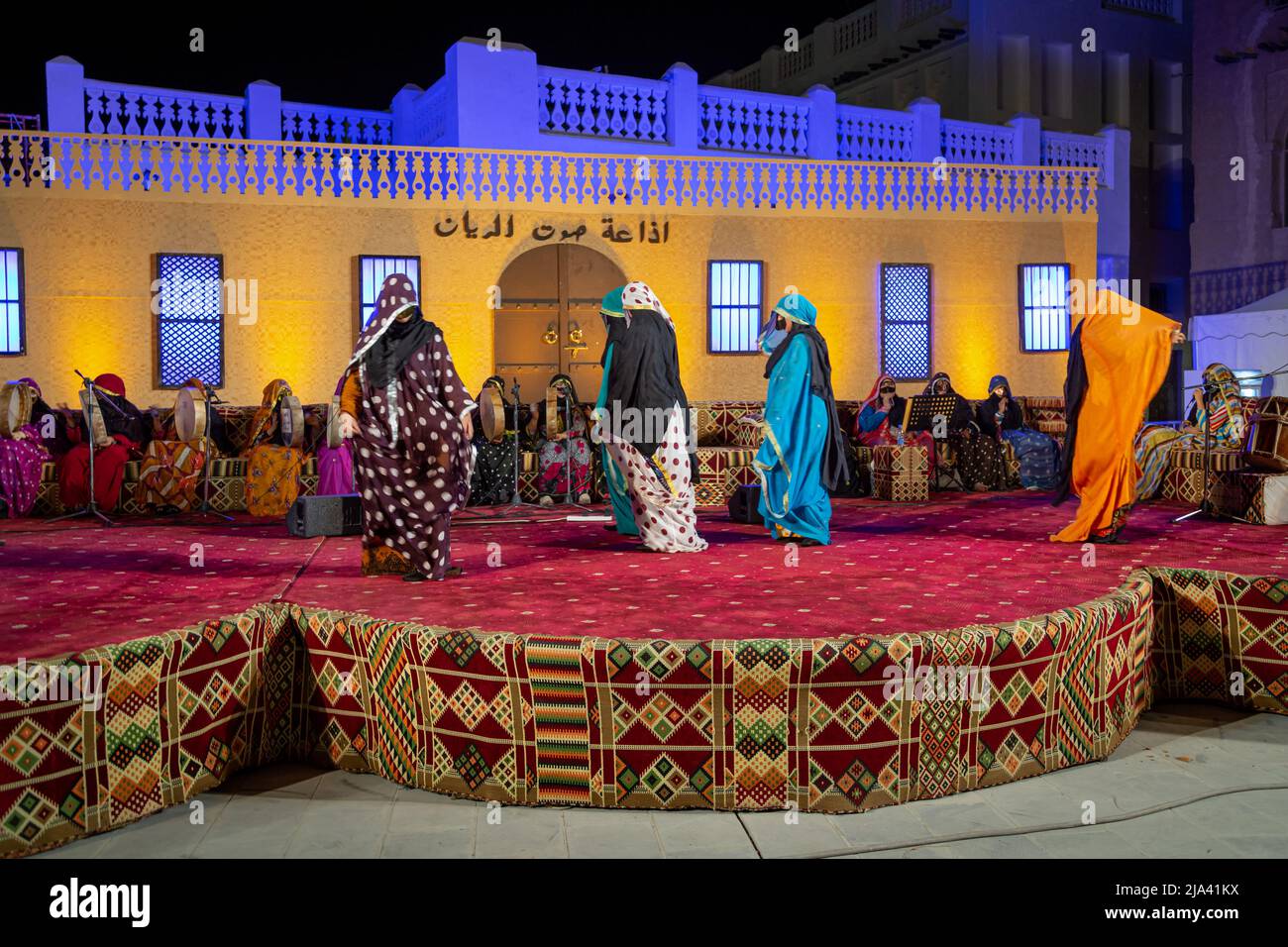 Traditional qatari ladies hi-res stock photography and images - Alamy