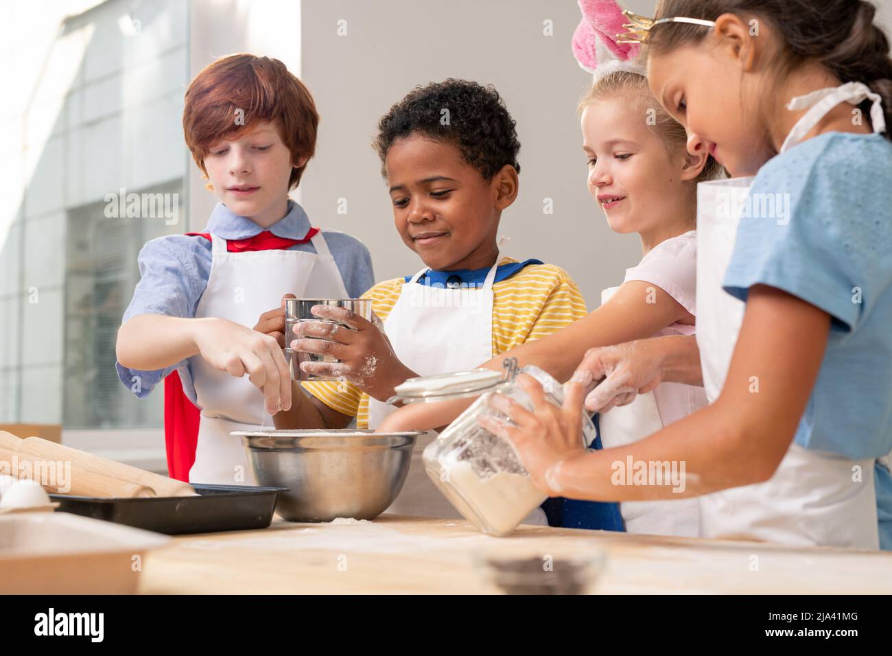 African child baking hi-res stock photography and images - Alamy