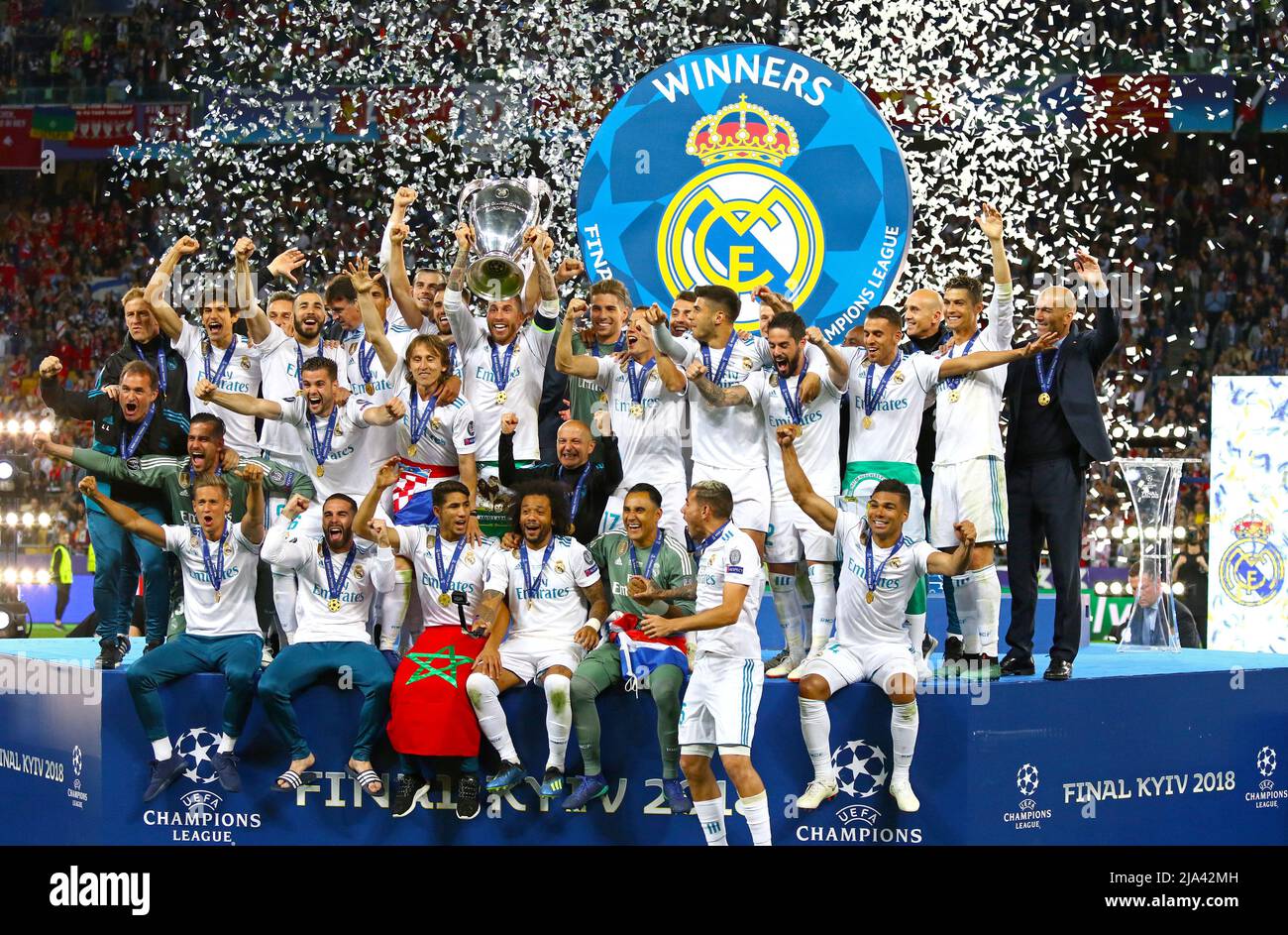 Modric kroos hug hi-res stock photography and images - Alamy