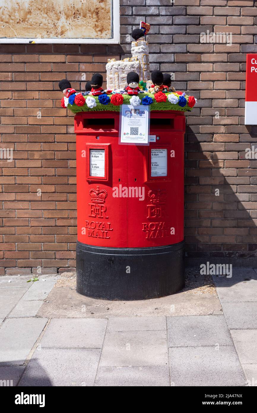 Kingswood, Bristol letter box topper to celebrate Her Royal Majesty ...