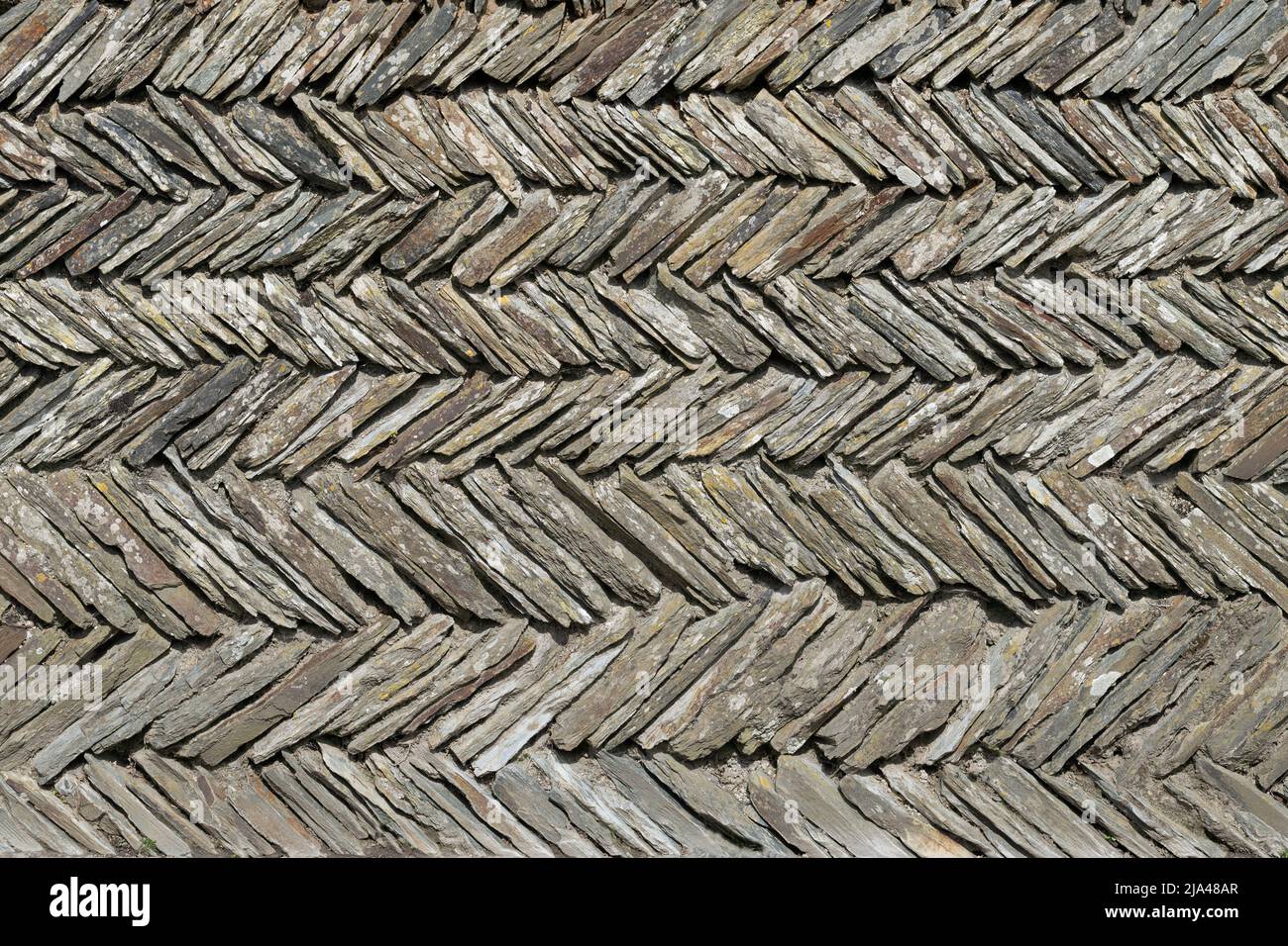 Grey slate wall with slates stacked diagonally Stock Photo - Alamy