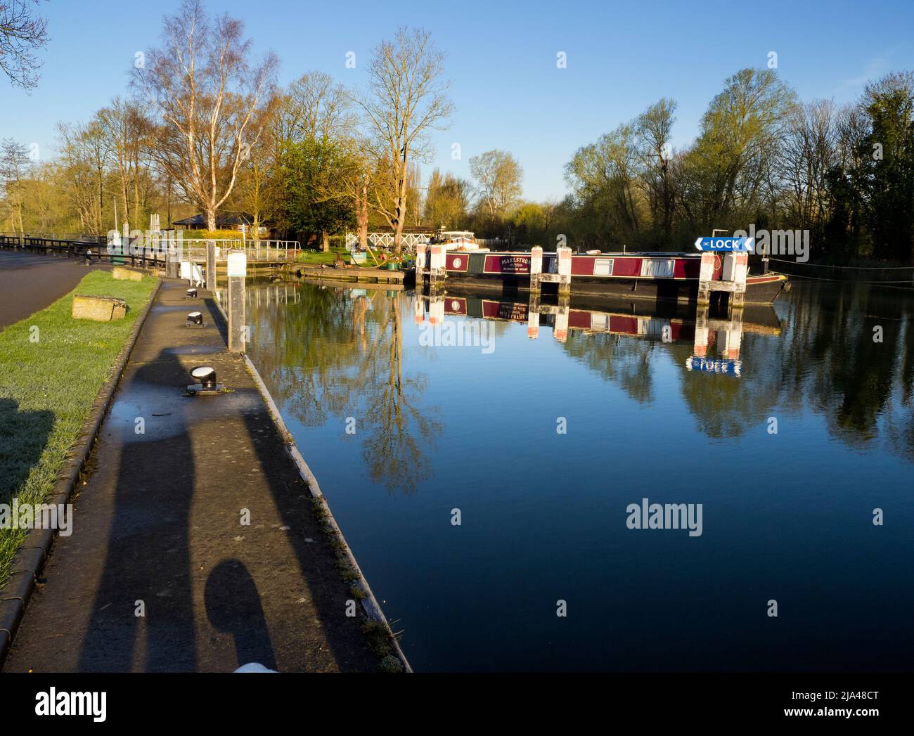 A timeless scene at Abingdon lock gates on a fine summer morning; these ...
