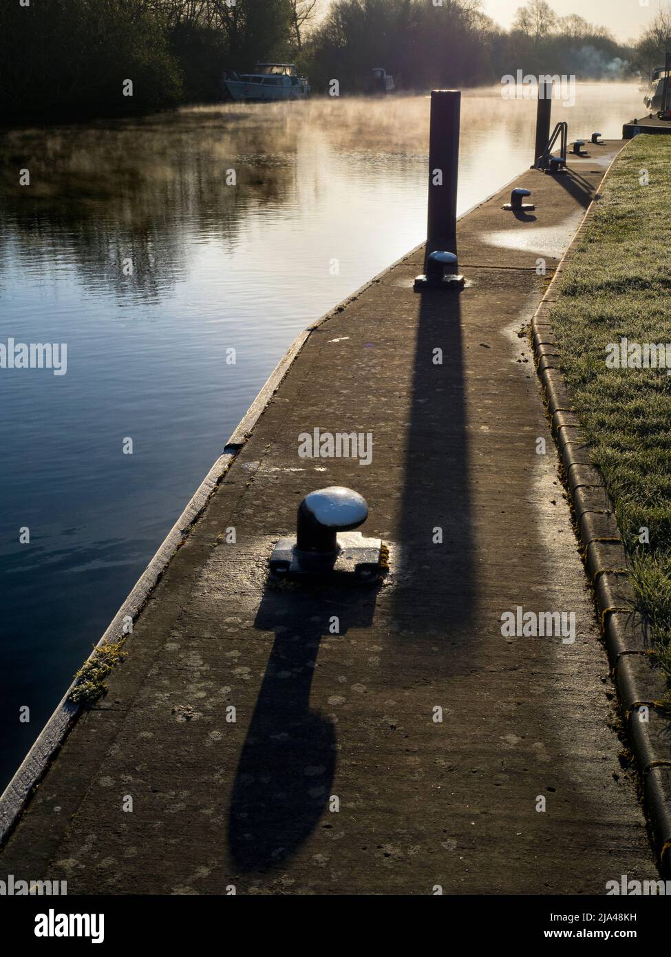Wet edge of a jetty hi-res stock photography and images - Alamy